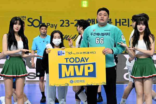 [핸드볼 H리그] 두산 김연빈 10골, SK호크스 꺾고 매직넘버 1 남아